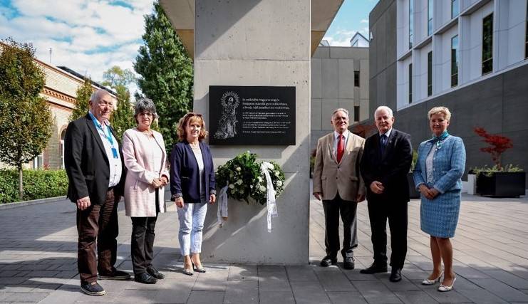 Farkas Zsófia: Orvosnők és orvosok a Bródy Adél Izraelita ...