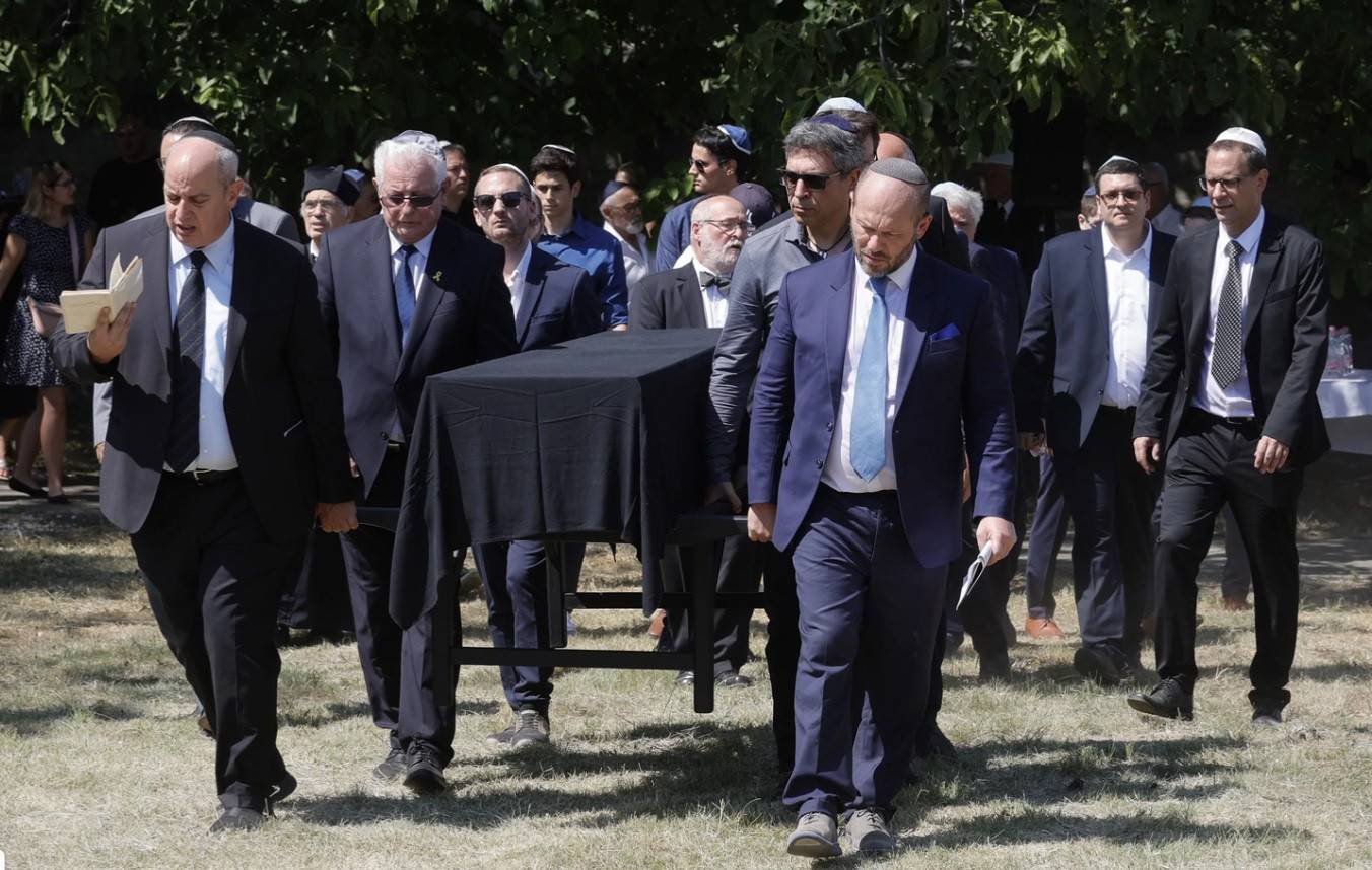 Tisá Be’áv előtti napon a nagykőrösi zsidó temetőben helyezték örök ...