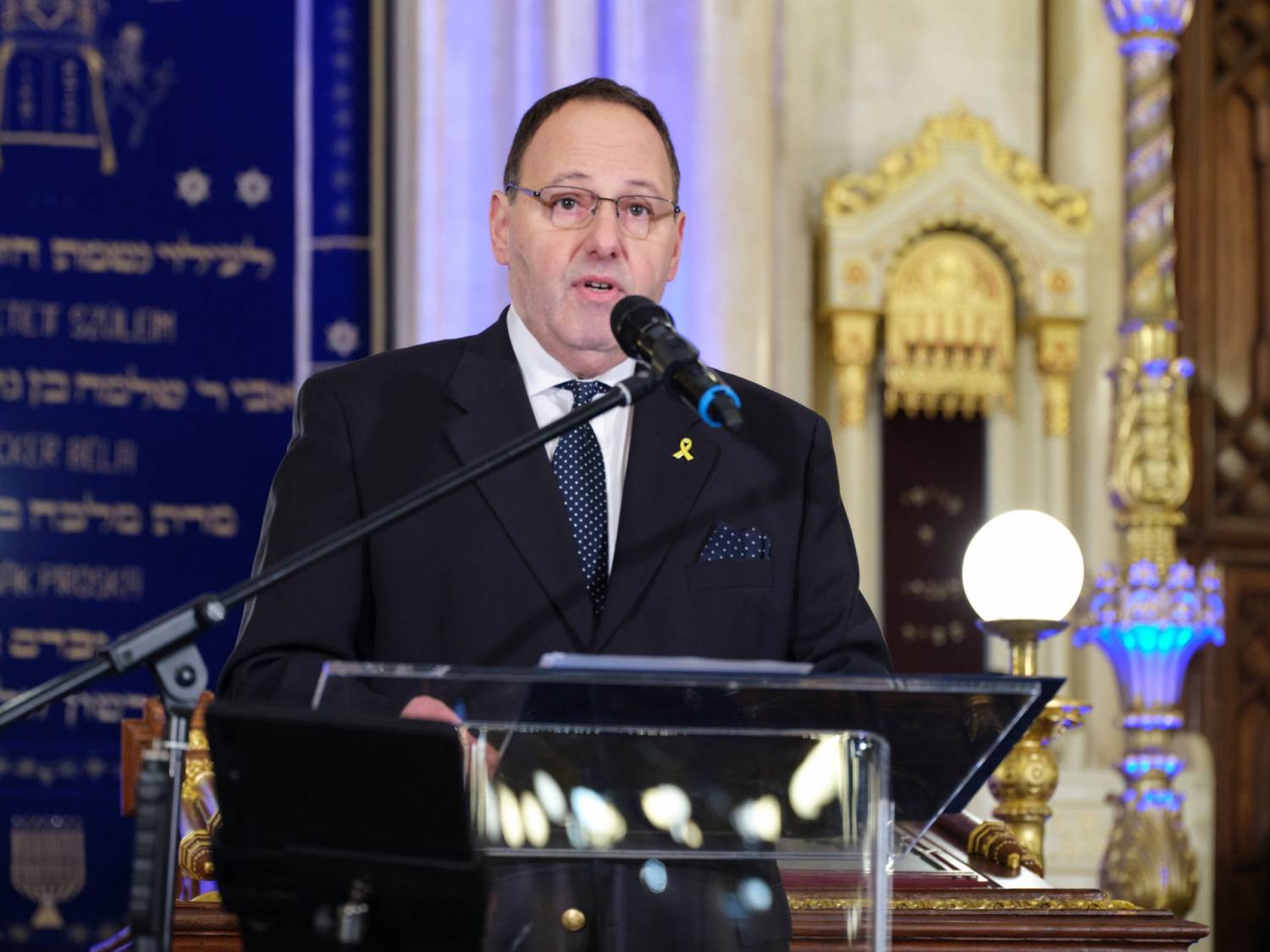 Mester Tamás: A gettóba zárt 70 ezer ember története nemcsak a magyar ...